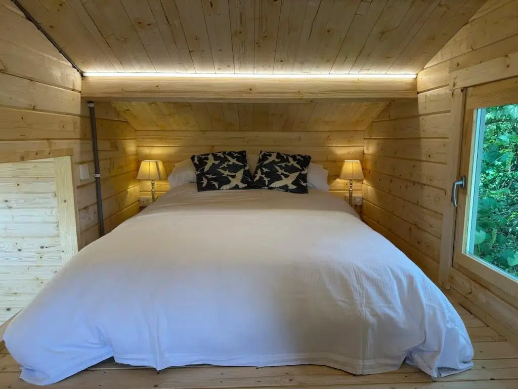 Log Cabin Garden Room Airbnb: Inside a Hampshire Five-Star Stay ...