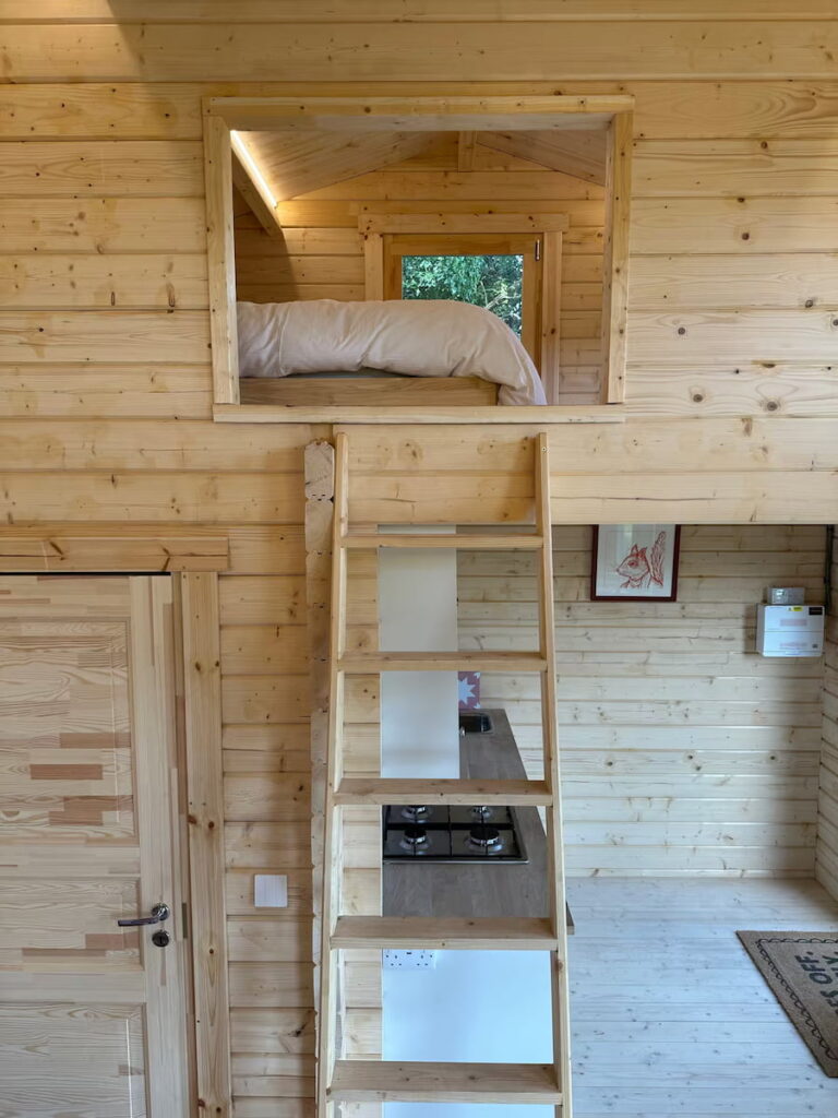 Log Cabin Garden Room Airbnb: Inside a Hampshire Five-Star Stay ...
